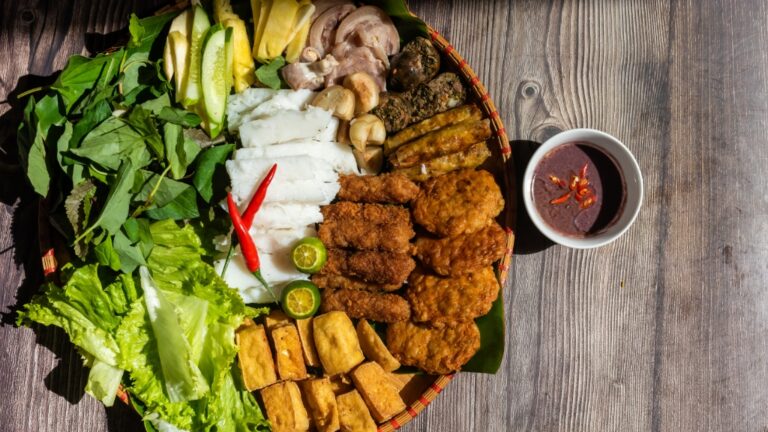 Bun dau mam tom : Un plat traditionnel aux saveurs intenses